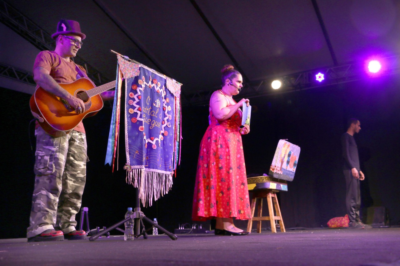Espetáculo “Música para Brincar – o quintal de Guegué” é encenado na ...