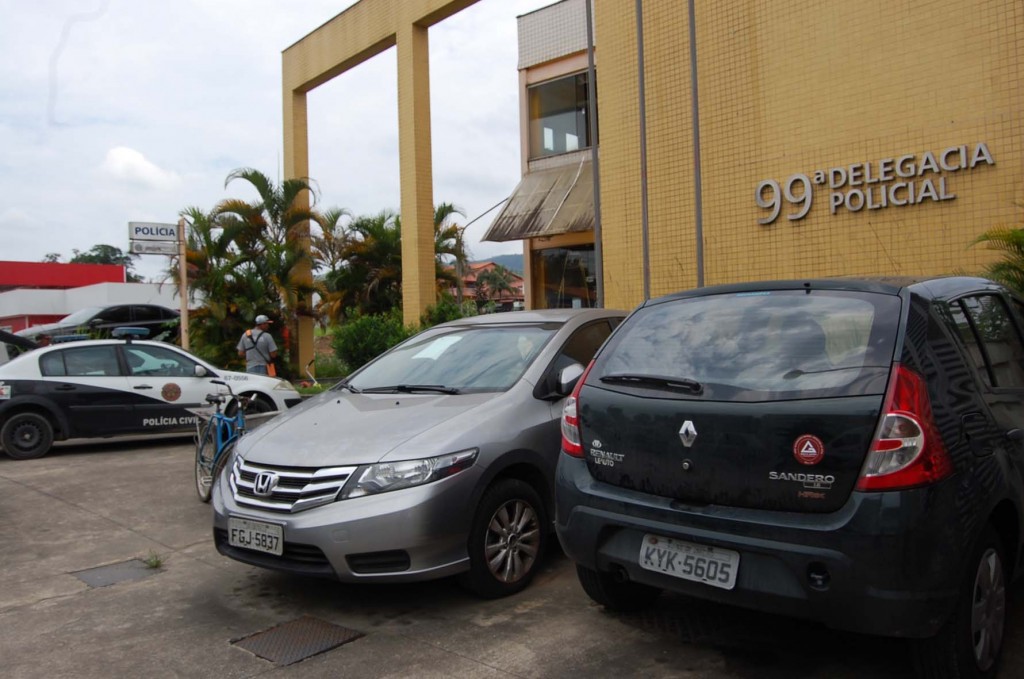 Queda de árvore provoca morte de uma pessoa na Estrada Maringá-Maromba ...