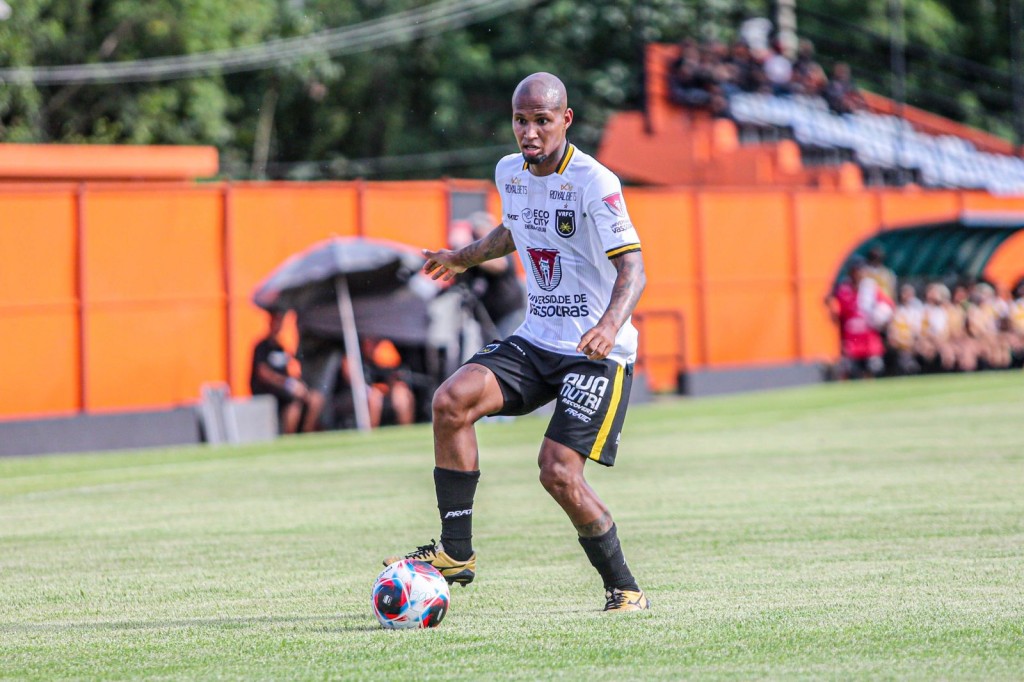 Voltaço renova o contrato com o lateral Wellington Silva - A Voz da Cidade