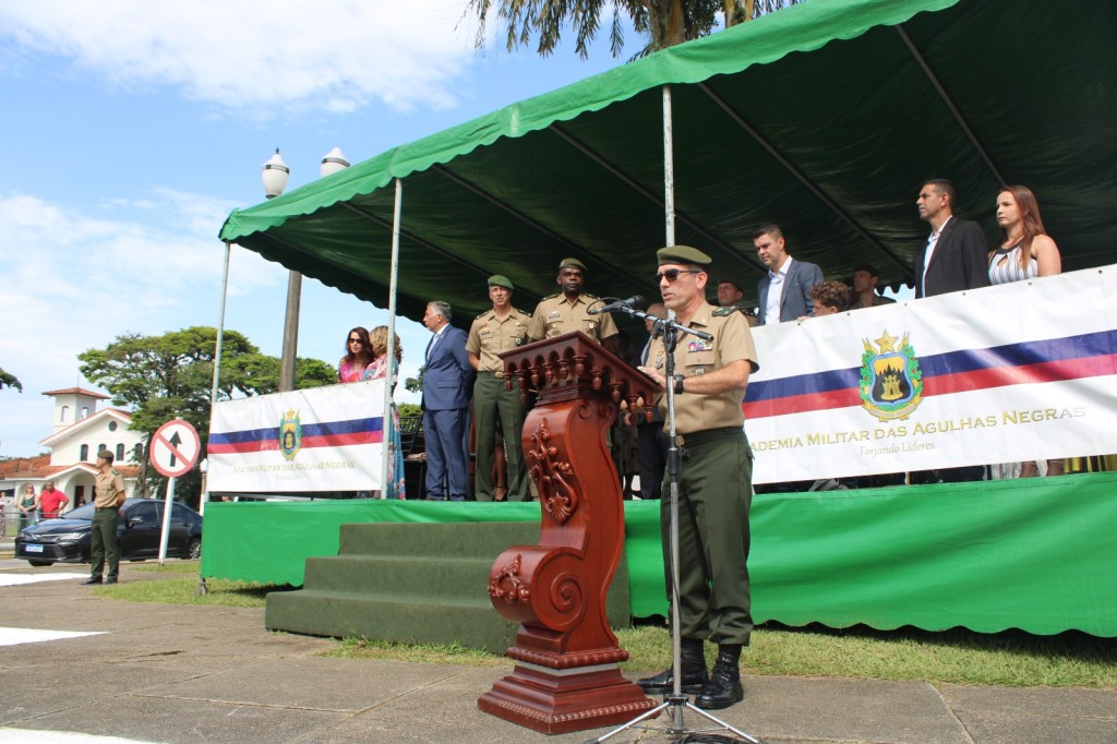 Aman comemora o Dia do Exército com formatura e entrega de honrarias a ...