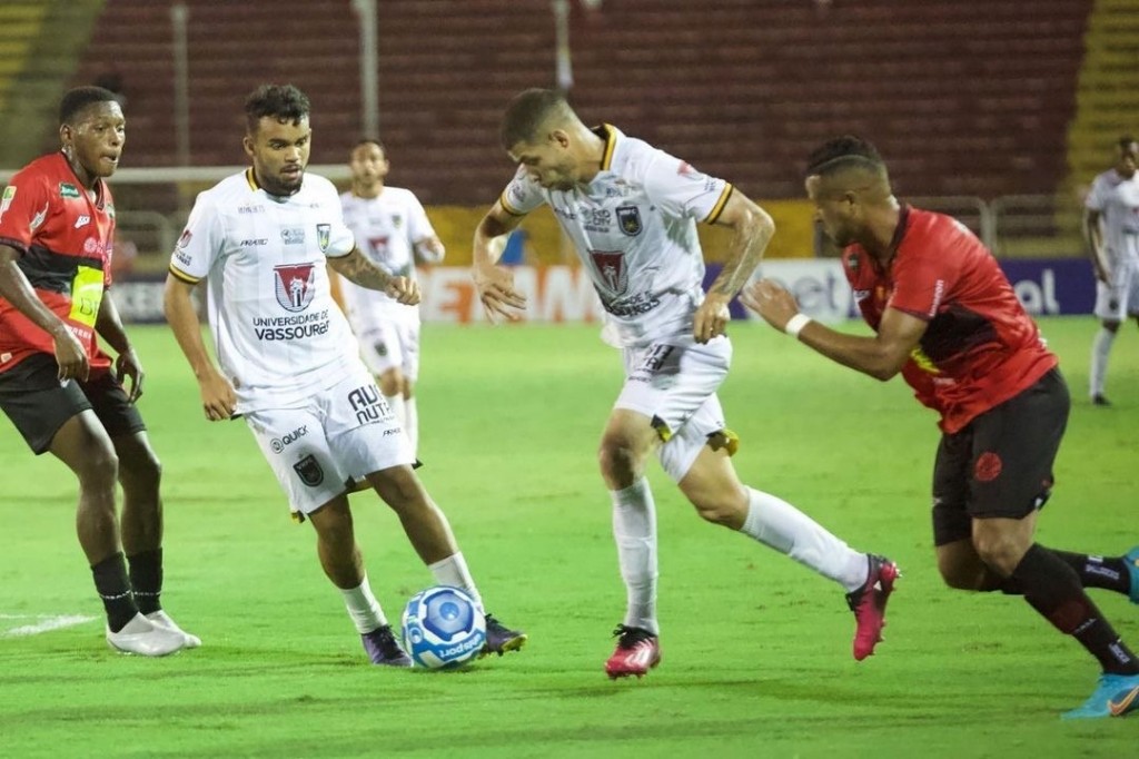 Voltaço inicia caminhada na Série C do Brasileiro com derrota - A Voz ...