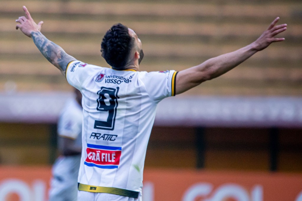 Voltaço goleia o Amazonas no Estádio Raulino de Oliveira - A Voz da Cidade