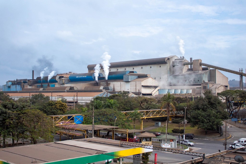 Volta Redonda e CSN fecham parceria para contratar 300 mulheres na ...