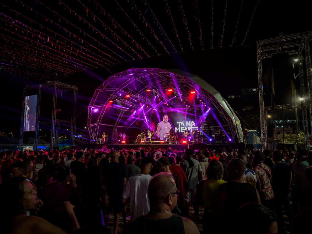 Tá na Mente agita o público na Praia do Anil no sábado de carnaval - A ...